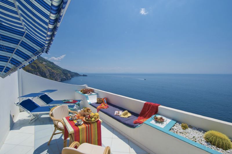 Villas in Praiano - a lively but not expensive fashionable town